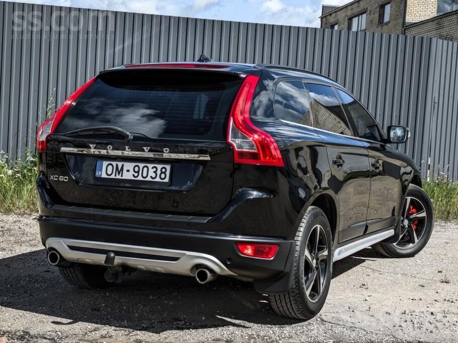 Black Volvo XC60 2011 in Tukums, with an engine capacity of 2.00 L and mileage of 314 thousand km for 7490 €, photo 4 on AUTOMOTO.COM.LV