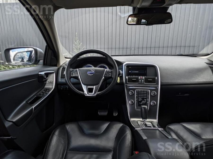 Black Volvo XC60 2011 in Tukums, with an engine capacity of 2.00 L and mileage of 314 thousand km for 7490 €, photo 6 on AUTOMOTO.COM.LV