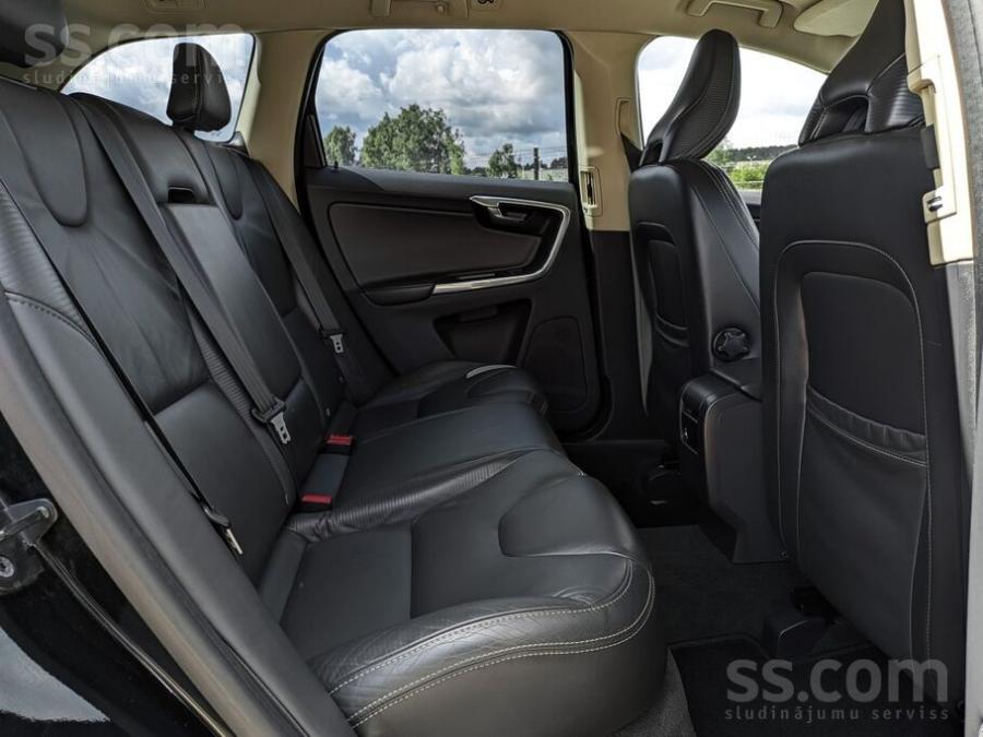 Black Volvo XC60 2011 in Tukums, with an engine capacity of 2.00 L and mileage of 314 thousand km for 7490 €, photo 9 on AUTOMOTO.COM.LV
