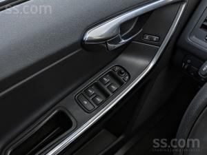 Black Volvo XC60 2011 in Tukums, with an engine capacity of 2.00 L and mileage of 314 thousand km for 7490 €, photo 12 on AUTOMOTO.COM.LV