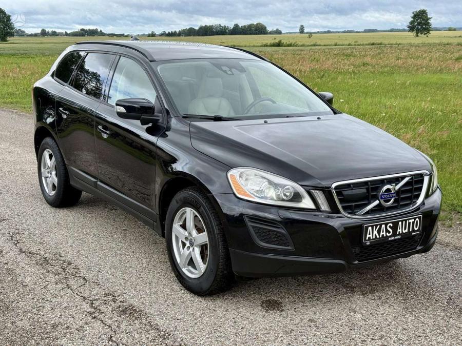 Melns Volvo XC60 2011 Šauļi, ar dzinēja tilpumu 1.98 L un nobraukumu 305 tūkst. km par 8000 €, foto 3 vietnē AUTOMOTO.COM.LV