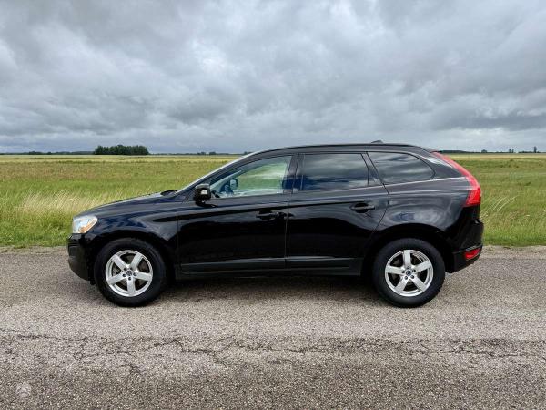 Black Volvo XC60 2011 in Siauliai, with an engine capacity of 1.98 L and mileage of 305 thousand km for 8000 €, photo 5 on AUTOMOTO.COM.LV