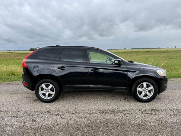 Black Volvo XC60 2011 in Siauliai, with an engine capacity of 1.98 L and mileage of 305 thousand km for 8000 €, photo 6 on AUTOMOTO.COM.LV