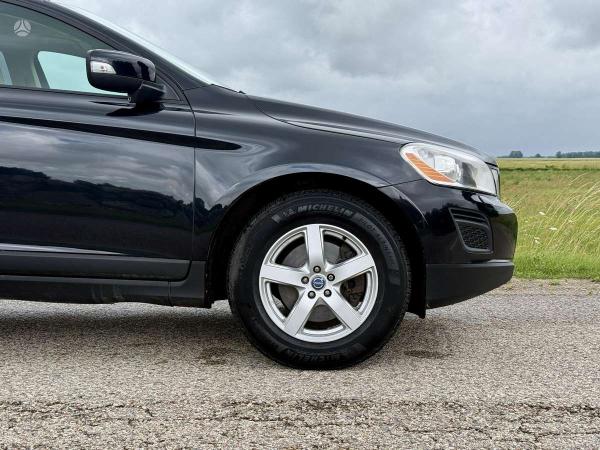 Black Volvo XC60 2011 in Siauliai, with an engine capacity of 1.98 L and mileage of 305 thousand km for 8000 €, photo 8 on AUTOMOTO.COM.LV