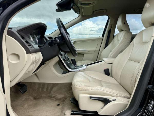 Black Volvo XC60 2011 in Siauliai, with an engine capacity of 1.98 L and mileage of 305 thousand km for 8000 €, photo 9 on AUTOMOTO.COM.LV