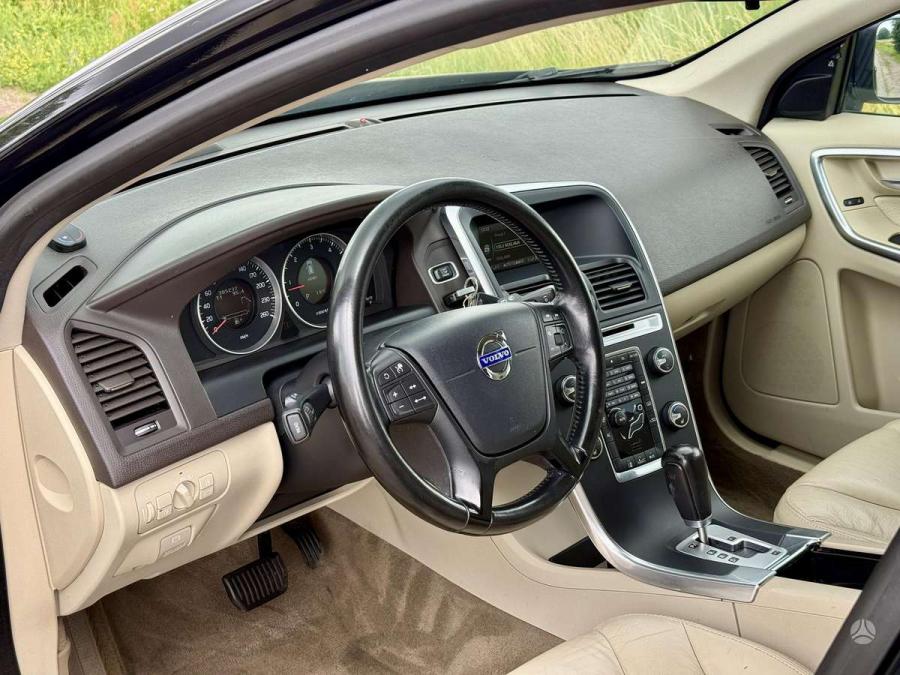 Melns Volvo XC60 2011 Šauļi, ar dzinēja tilpumu 1.98 L un nobraukumu 305 tūkst. km par 8000 €, foto 11 vietnē AUTOMOTO.COM.LV