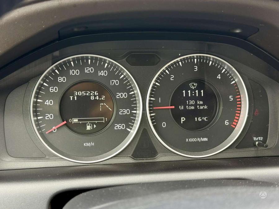 Melns Volvo XC60 2011 Šauļi, ar dzinēja tilpumu 1.98 L un nobraukumu 305 tūkst. km par 8000 €, foto 13 vietnē AUTOMOTO.COM.LV