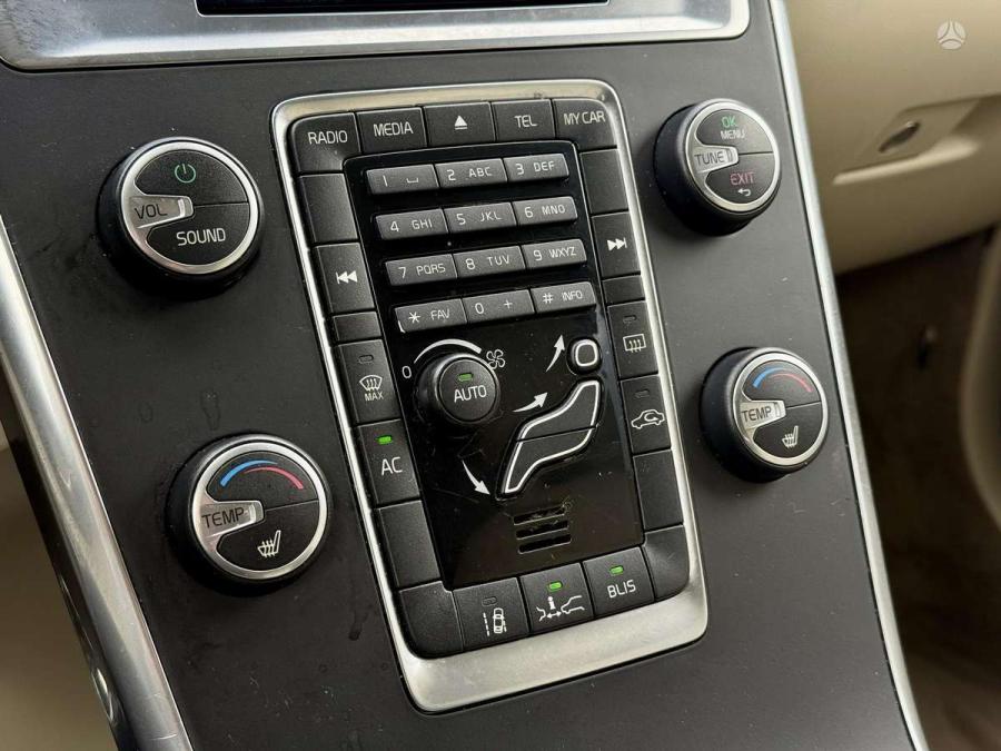 Melns Volvo XC60 2011 Šauļi, ar dzinēja tilpumu 1.98 L un nobraukumu 305 tūkst. km par 8000 €, foto 15 vietnē AUTOMOTO.COM.LV