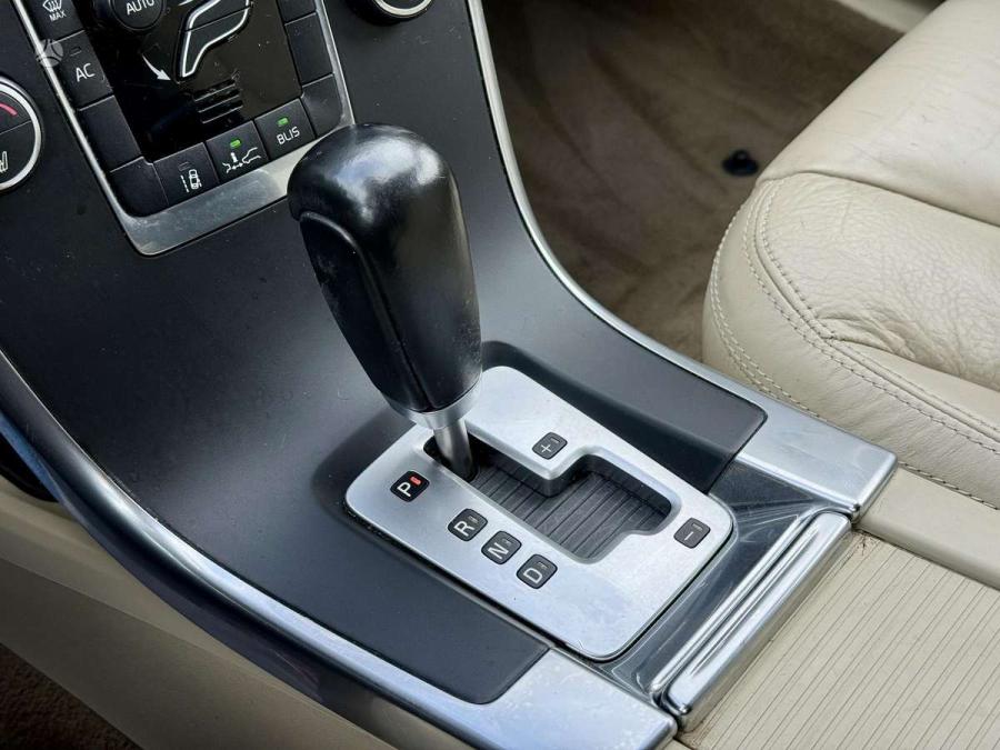 Melns Volvo XC60 2011 Šauļi, ar dzinēja tilpumu 1.98 L un nobraukumu 305 tūkst. km par 8000 €, foto 16 vietnē AUTOMOTO.COM.LV