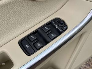 Melns Volvo XC60 2011 Šauļi, ar dzinēja tilpumu 1.98 L un nobraukumu 305 tūkst. km par 8000 €, foto 19 vietnē AUTOMOTO.COM.LV