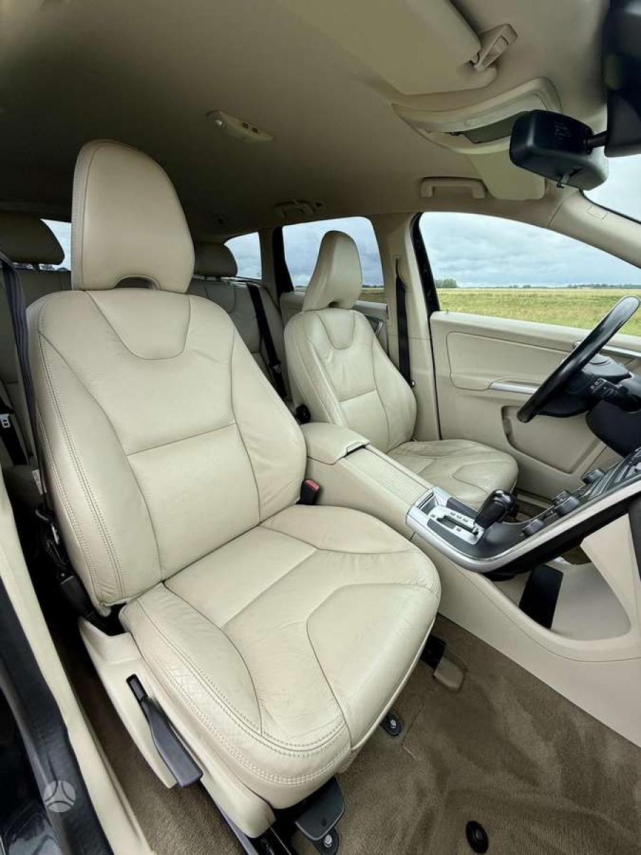 Melns Volvo XC60 2011 Šauļi, ar dzinēja tilpumu 1.98 L un nobraukumu 305 tūkst. km par 8000 €, foto 20 vietnē AUTOMOTO.COM.LV
