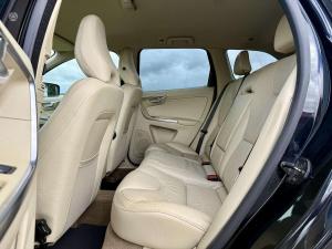 Melns Volvo XC60 2011 Šauļi, ar dzinēja tilpumu 1.98 L un nobraukumu 305 tūkst. km par 8000 €, foto 21 vietnē AUTOMOTO.COM.LV