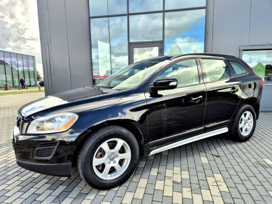 Black Volvo XC60 2011 in Siauliai, with an engine capacity of 3.20 L and mileage of 195 thousand km for 6500 €, photo 4 on AUTOMOTO.COM.LV