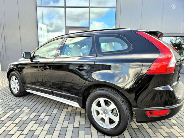 Black Volvo XC60 2011 in Siauliai, with an engine capacity of 3.20 L and mileage of 195 thousand km for 6500 €, photo 4 on AUTOMOTO.COM.LV