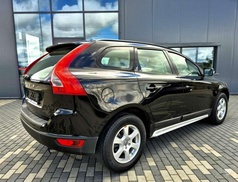 Black Volvo XC60 2011 in Siauliai, with an engine capacity of 3.20 L and mileage of 195 thousand km for 6500 €, photo 8 on AUTOMOTO.COM.LV