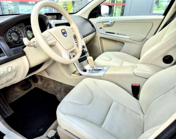 Black Volvo XC60 2011 in Siauliai, with an engine capacity of 3.20 L and mileage of 195 thousand km for 6500 €, photo 8 on AUTOMOTO.COM.LV