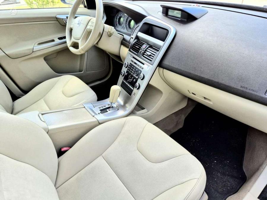 Black Volvo XC60 2011 in Siauliai, with an engine capacity of 3.20 L and mileage of 195 thousand km for 6500 €, photo 11 on AUTOMOTO.COM.LV