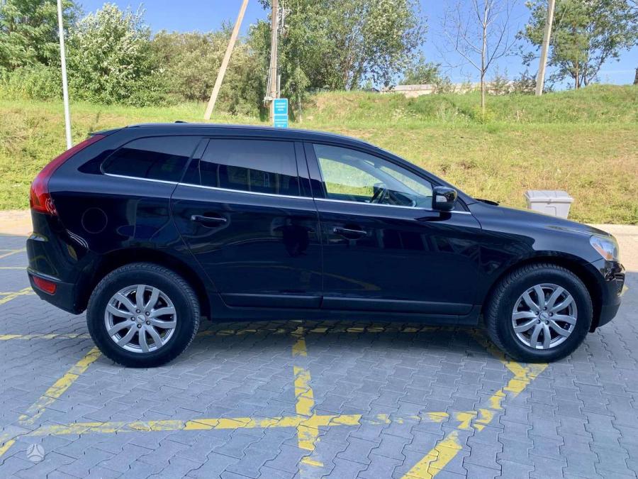 Melns Volvo XC60 2011 Viļņa, ar dzinēja tilpumu 2.40 L un nobraukumu 260 tūkst. km par 8500 €, foto 7 vietnē AUTOMOTO.COM.LV