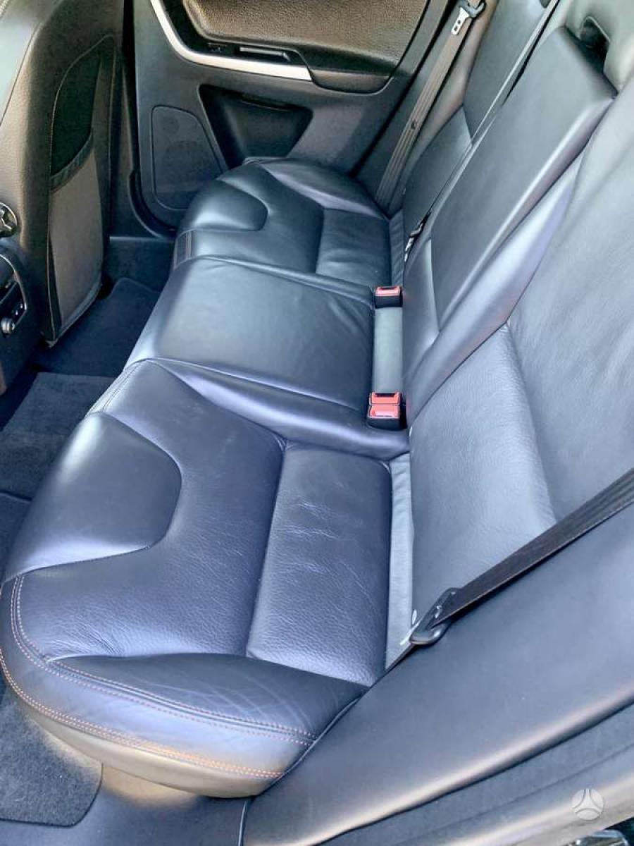 Melns Volvo XC60 2011 Viļņa, ar dzinēja tilpumu 2.40 L un nobraukumu 260 tūkst. km par 8500 €, foto 12 vietnē AUTOMOTO.COM.LV
