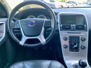 Melns Volvo XC60 2011 Viļņa, ar dzinēja tilpumu 2.40 L un nobraukumu 260 tūkst. km par 8500 €, foto 17 vietnē AUTOMOTO.COM.LV