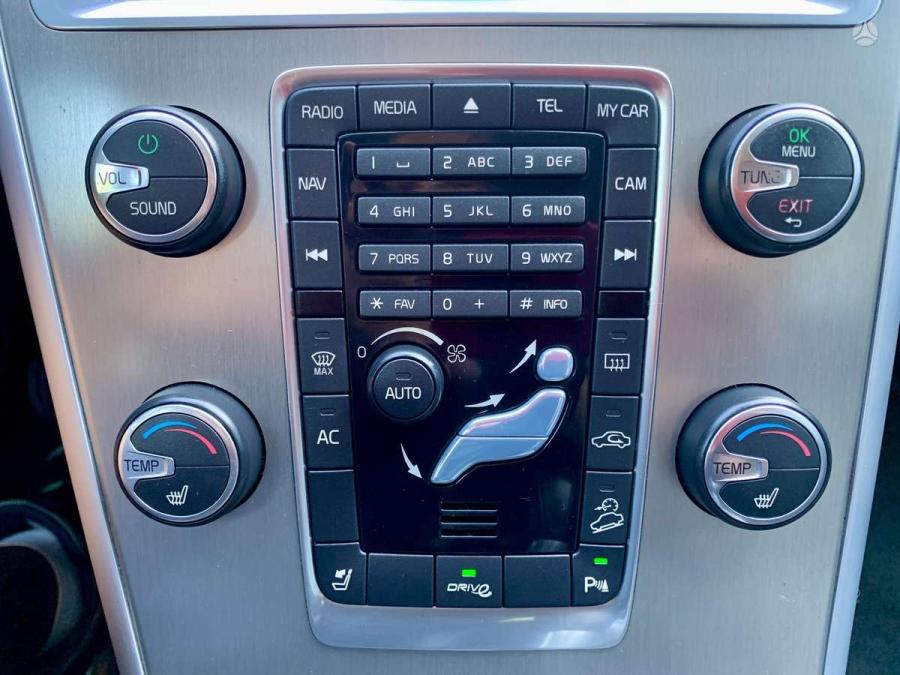 Melns Volvo XC60 2011 Viļņa, ar dzinēja tilpumu 2.40 L un nobraukumu 260 tūkst. km par 8500 €, foto 21 vietnē AUTOMOTO.COM.LV