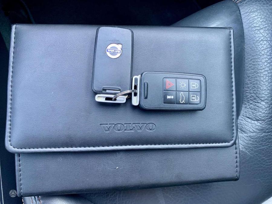 Melns Volvo XC60 2011 Viļņa, ar dzinēja tilpumu 2.40 L un nobraukumu 260 tūkst. km par 8500 €, foto 23 vietnē AUTOMOTO.COM.LV