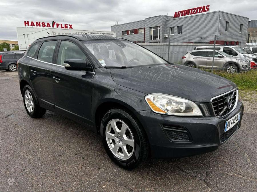 Melns Volvo XC60 2011 Panevēža, ar dzinēja tilpumu 2.40 L un nobraukumu 245 tūkst. km par 6900 €, foto 1 vietnē AUTOMOTO.COM.LV