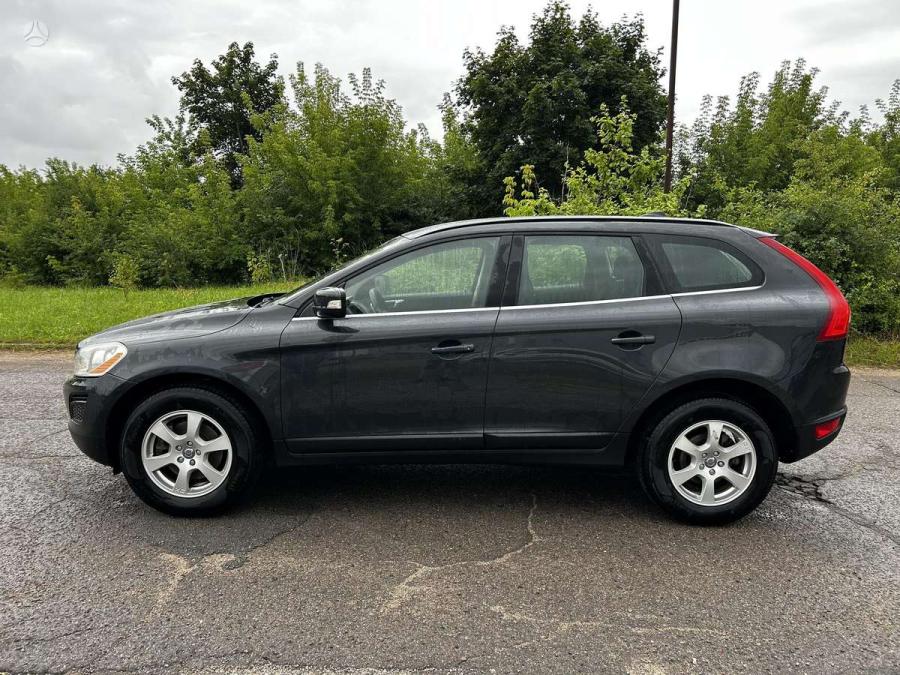 Melns Volvo XC60 2011 Panevēža, ar dzinēja tilpumu 2.40 L un nobraukumu 245 tūkst. km par 6900 €, foto 5 vietnē AUTOMOTO.COM.LV