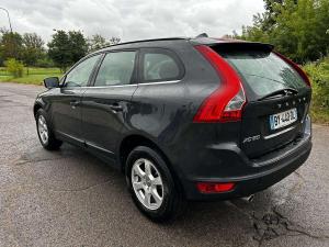 Melns Volvo XC60 2011 Panevēža, ar dzinēja tilpumu 2.40 L un nobraukumu 245 tūkst. km par 6900 €, foto 6 vietnē AUTOMOTO.COM.LV