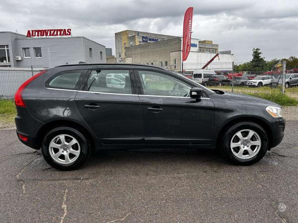 Melns Volvo XC60 2011 Panevēža, ar dzinēja tilpumu 2.40 L un nobraukumu 245 tūkst. km par 6900 €, foto 8 vietnē AUTOMOTO.COM.LV