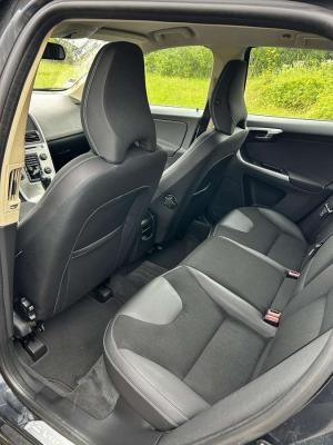 Melns Volvo XC60 2011 Panevēža, ar dzinēja tilpumu 2.40 L un nobraukumu 245 tūkst. km par 6900 €, foto 13 vietnē AUTOMOTO.COM.LV