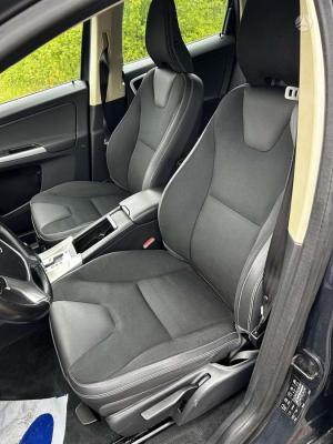 Melns Volvo XC60 2011 Panevēža, ar dzinēja tilpumu 2.40 L un nobraukumu 245 tūkst. km par 6900 €, foto 15 vietnē AUTOMOTO.COM.LV