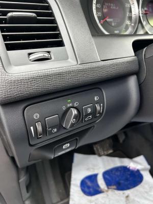 Melns Volvo XC60 2011 Panevēža, ar dzinēja tilpumu 2.40 L un nobraukumu 245 tūkst. km par 6900 €, foto 16 vietnē AUTOMOTO.COM.LV