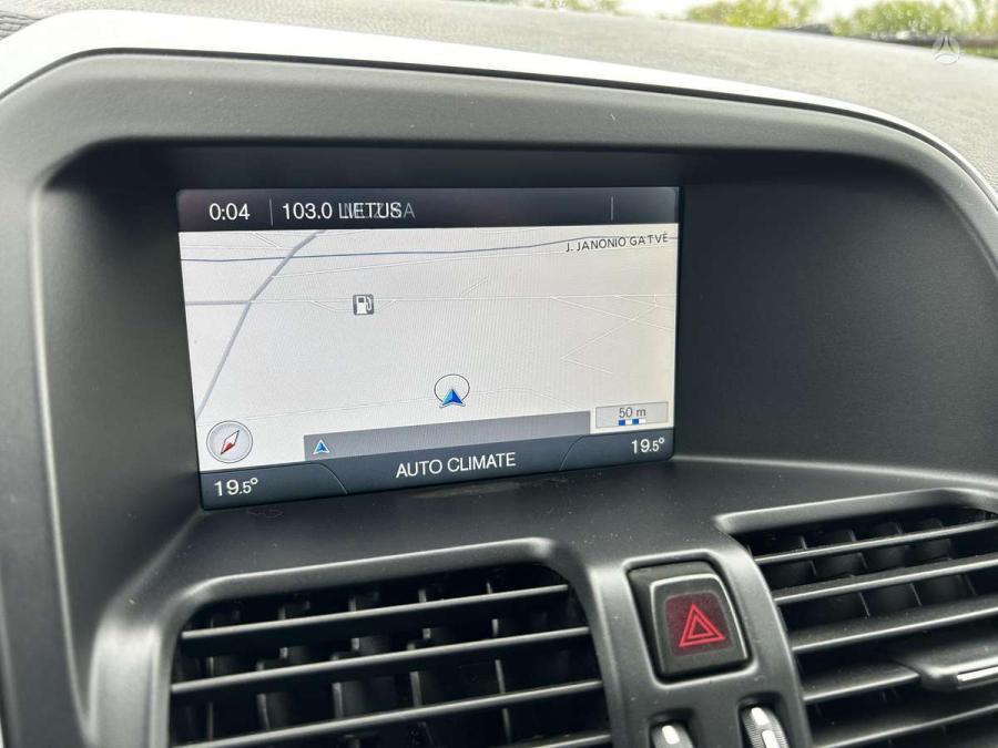 Melns Volvo XC60 2011 Panevēža, ar dzinēja tilpumu 2.40 L un nobraukumu 245 tūkst. km par 6900 €, foto 20 vietnē AUTOMOTO.COM.LV