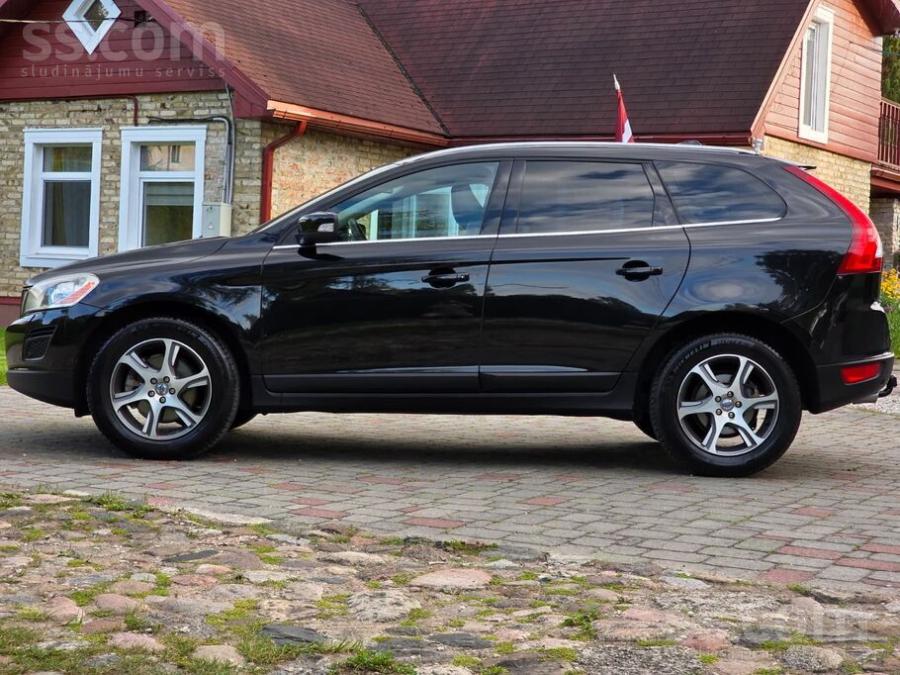 Black Volvo XC60 2011 in Riga, with an engine capacity of 2.40 L and mileage of 385 thousand km for 8950 €, photo 3 on AUTOMOTO.COM.LV