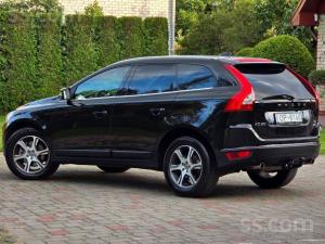 Black Volvo XC60 2011 in Riga, with an engine capacity of 2.40 L and mileage of 385 thousand km for 8950 €, photo 4 on AUTOMOTO.COM.LV