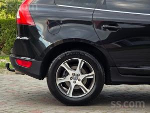 Black Volvo XC60 2011 in Riga, with an engine capacity of 2.40 L and mileage of 385 thousand km for 8950 €, photo 12 on AUTOMOTO.COM.LV