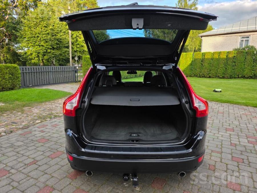 Black Volvo XC60 2011 in Riga, with an engine capacity of 2.40 L and mileage of 385 thousand km for 8950 €, photo 14 on AUTOMOTO.COM.LV