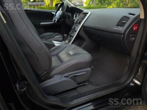 Black Volvo XC60 2011 in Riga, with an engine capacity of 2.40 L and mileage of 385 thousand km for 8950 €, photo 20 on AUTOMOTO.COM.LV