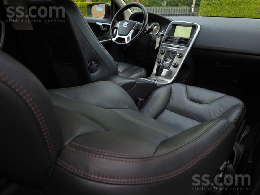 Black Volvo XC60 2011 in Riga, with an engine capacity of 2.40 L and mileage of 385 thousand km for 8950 €, photo 22 on AUTOMOTO.COM.LV