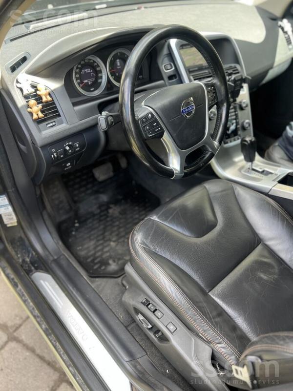 Melns Volvo XC60 2011 Rīga, ar dzinēja tilpumu 2.40 L un nobraukumu 329 tūkst. km par 11500 €, foto 2 vietnē AUTOMOTO.COM.LV