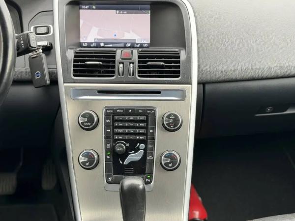 Black Volvo XC60 2011 in Riga, with an engine capacity of 2.40 L and mileage of 308 thousand km for 8500 €, photo 8 on AUTOMOTO.COM.LV