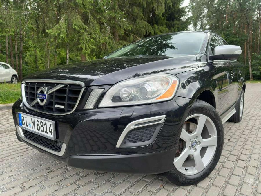 Black Volvo XC60 2011 in Vilnius, with an engine capacity of 1.98 L and mileage of 289 thousand km for 9499 €, photo 1 on AUTOMOTO.COM.LV