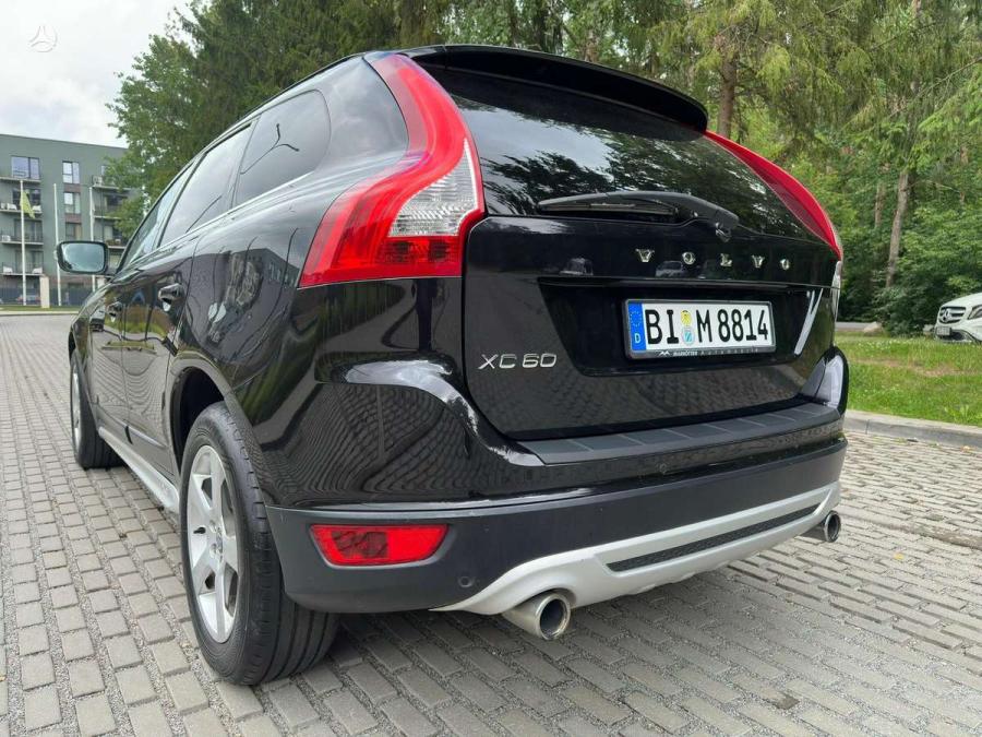 Black Volvo XC60 2011 in Vilnius, with an engine capacity of 1.98 L and mileage of 289 thousand km for 9499 €, photo 6 on AUTOMOTO.COM.LV