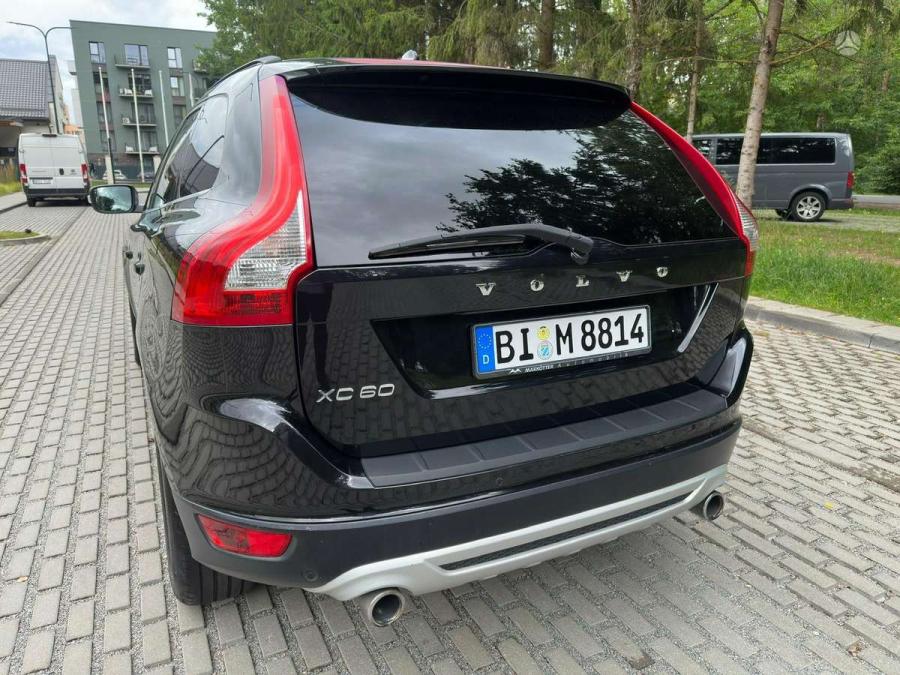 Black Volvo XC60 2011 in Vilnius, with an engine capacity of 1.98 L and mileage of 289 thousand km for 9499 €, photo 7 on AUTOMOTO.COM.LV