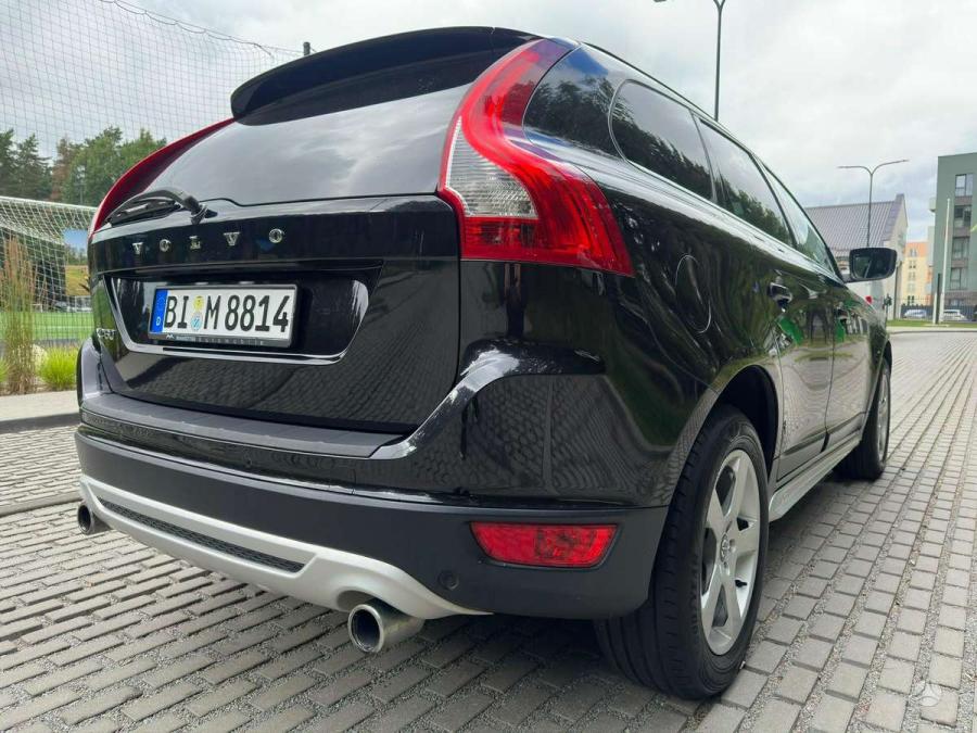 Black Volvo XC60 2011 in Vilnius, with an engine capacity of 1.98 L and mileage of 289 thousand km for 9499 €, photo 10 on AUTOMOTO.COM.LV