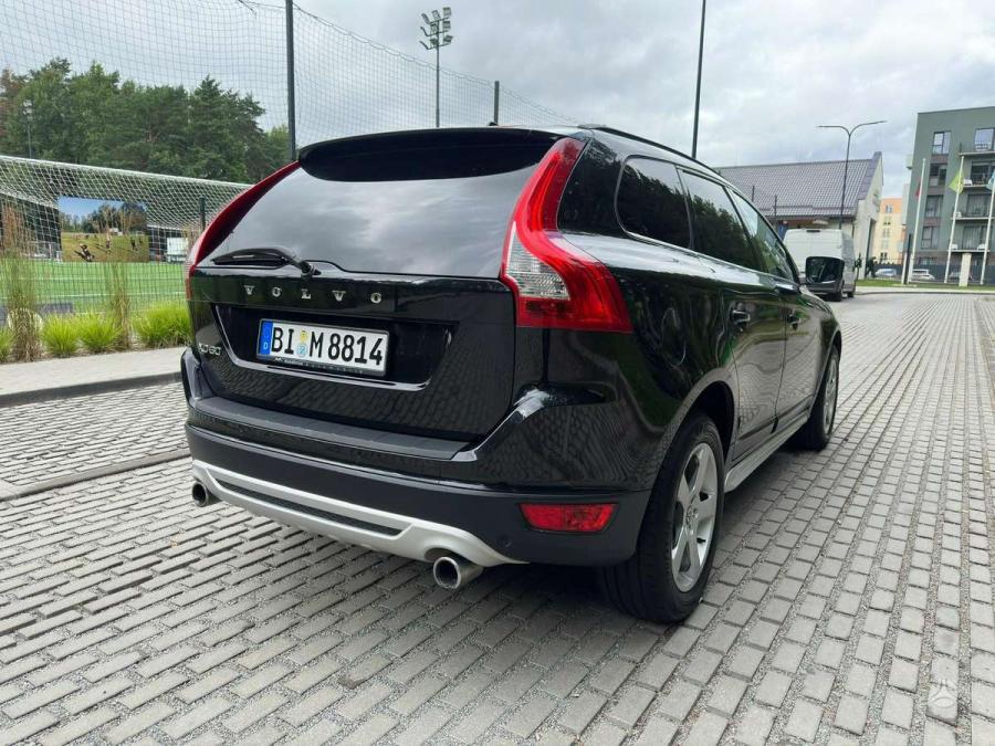 Black Volvo XC60 2011 in Vilnius, with an engine capacity of 1.98 L and mileage of 289 thousand km for 9499 €, photo 11 on AUTOMOTO.COM.LV