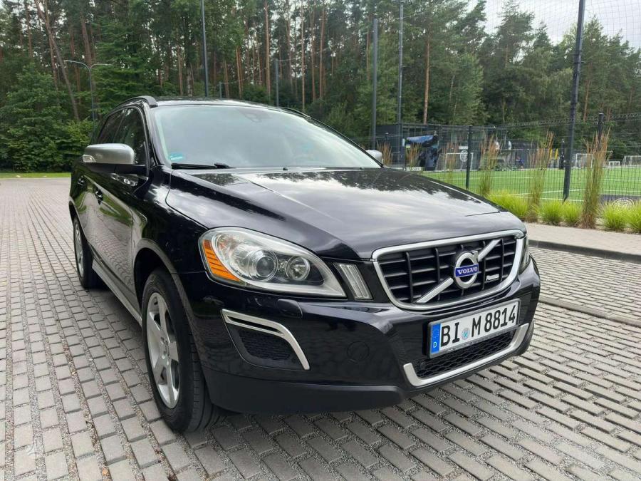 Black Volvo XC60 2011 in Vilnius, with an engine capacity of 1.98 L and mileage of 289 thousand km for 9499 €, photo 12 on AUTOMOTO.COM.LV