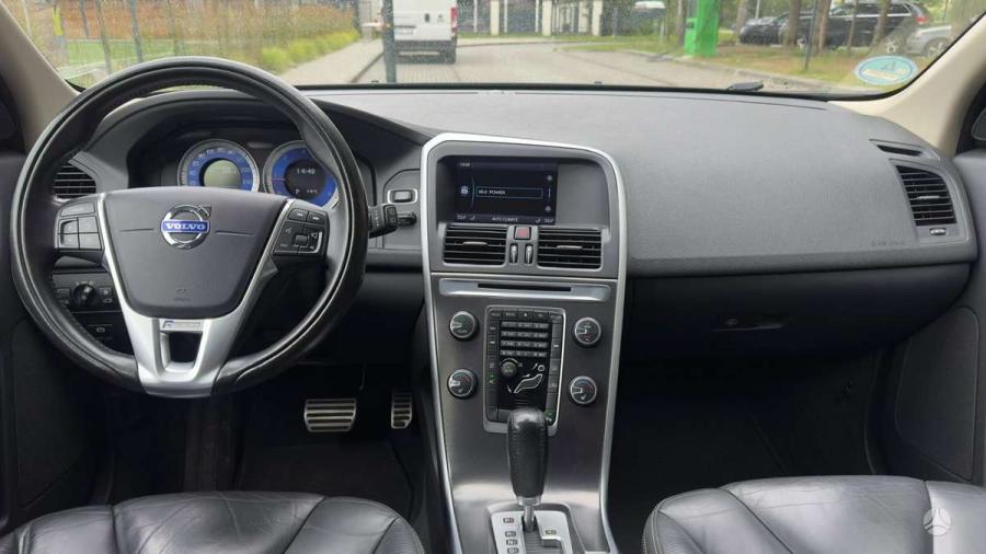 Black Volvo XC60 2011 in Vilnius, with an engine capacity of 1.98 L and mileage of 289 thousand km for 9499 €, photo 17 on AUTOMOTO.COM.LV