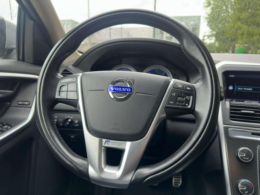 Black Volvo XC60 2011 in Vilnius, with an engine capacity of 1.98 L and mileage of 289 thousand km for 9499 €, photo 19 on AUTOMOTO.COM.LV